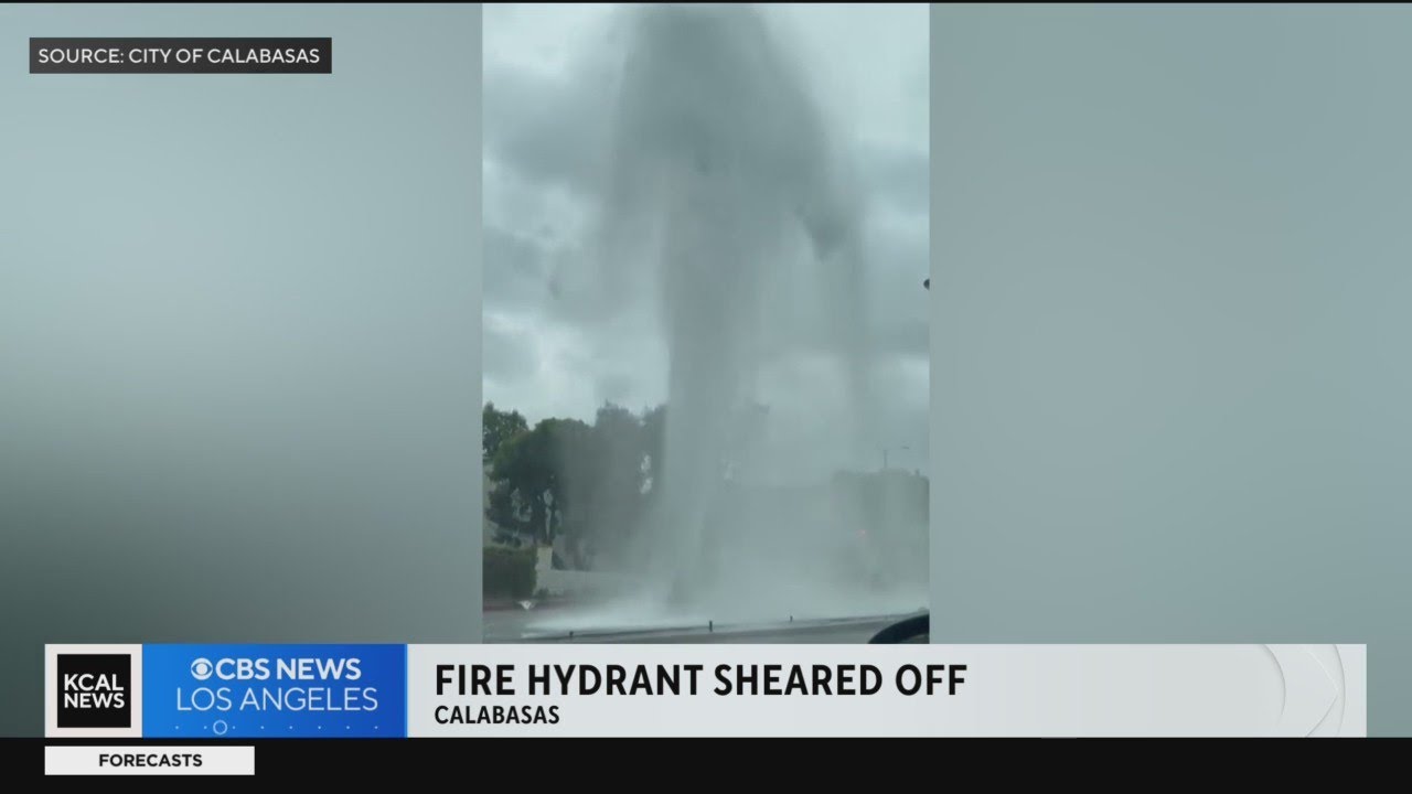 Crash causes sheared fire hydrant in Calabasas - YouTube