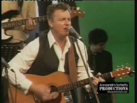 Peter Cupples performs 'Fly me To The Moon' @ Italian Week - YouTube