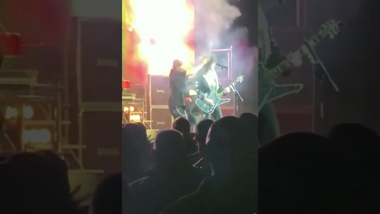 ROCK STAR SINGER HAIR CATCHES ON FIRE AND CONTINUES ON WITH THE SHOW ...