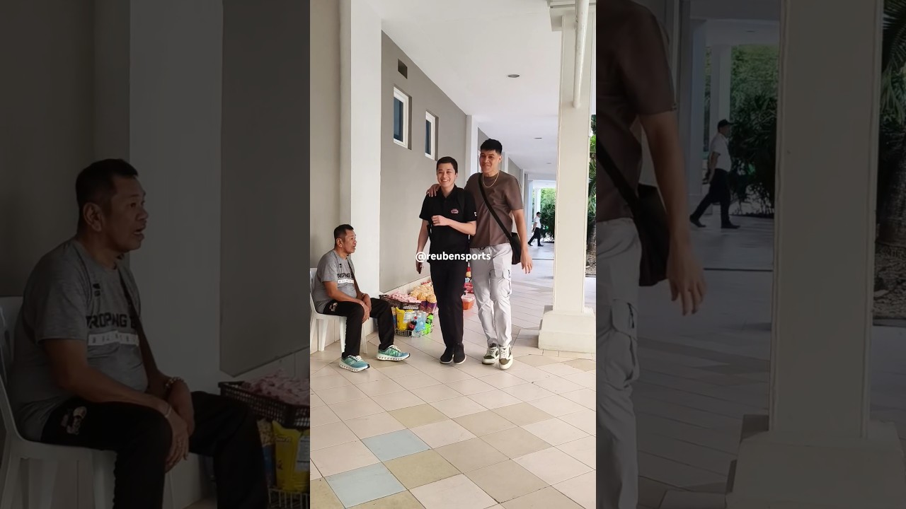 Calvin Oftana kasama si Barangay Ginebra assistant coach Patrick ...