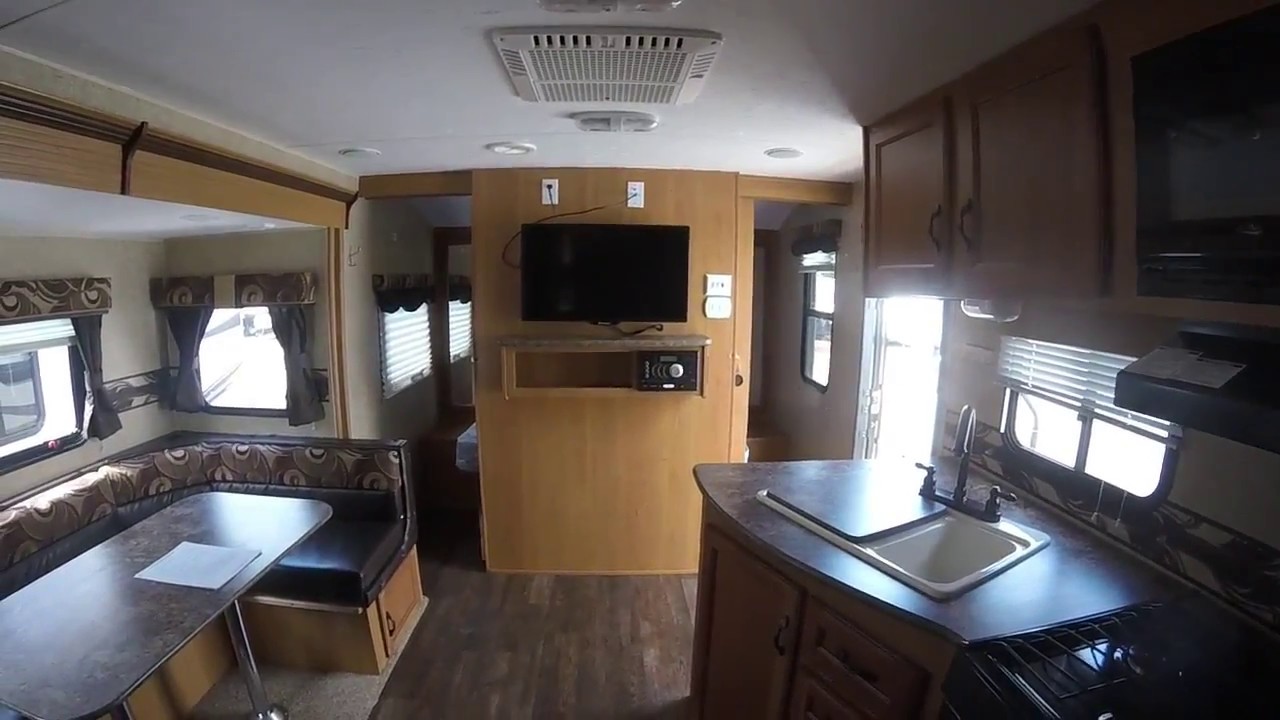 Pre Owned 2015 Spree C220RBK Lightweight Outside Kitchen KZ Milwaukee ...