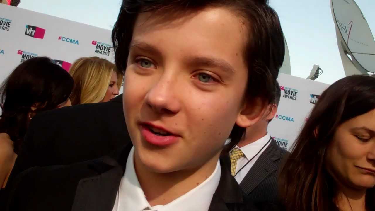 Asa Butterfield Girlfriend