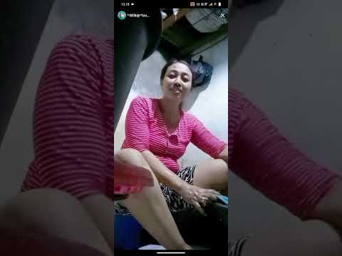 Serunya nyuci baju sambil live bareng tante semok ini