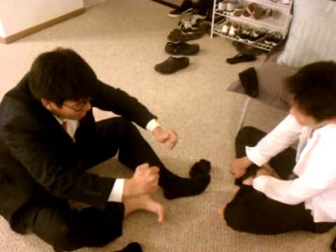 Interlocking toes - YouTube