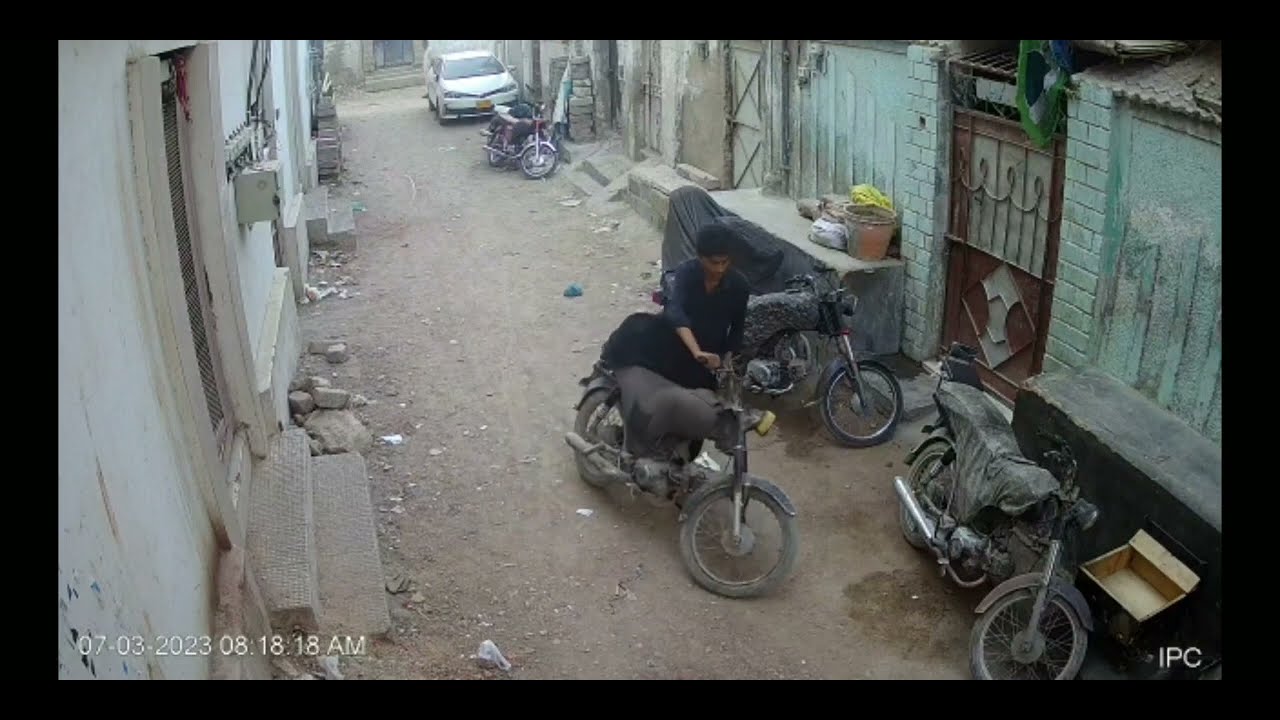 Dangerous robbery cctv footage in lahore pakistan ll CCTV Footage - YouTube