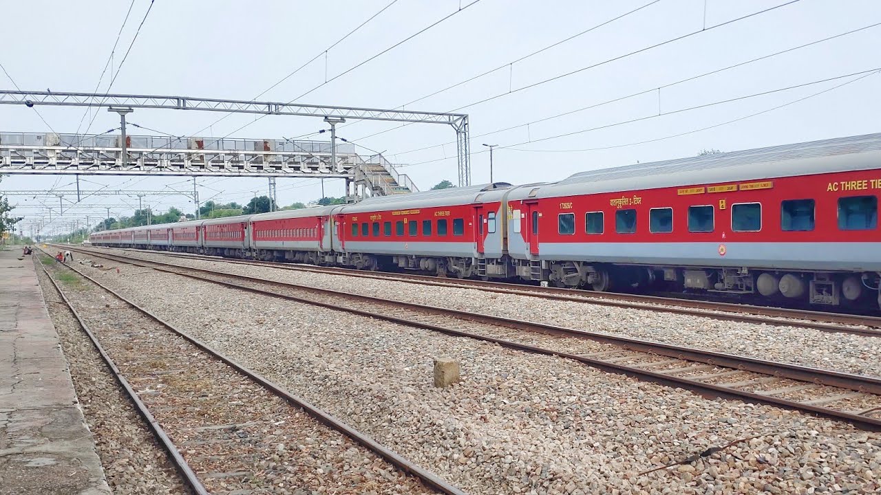 POOJA EXPRESS | 12414 JAMMU TAWI TO AJMER EMPTY RAKE STANDING IN ...