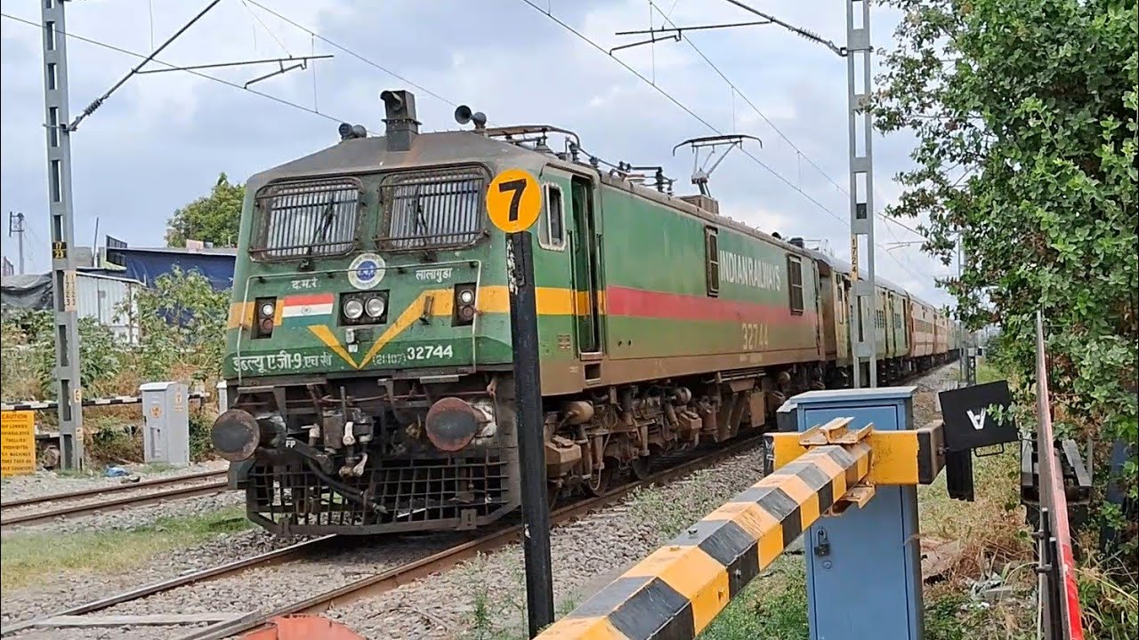 duronto livery hybrid LHB coaches 07436 Nagercoil kacheguda special ...