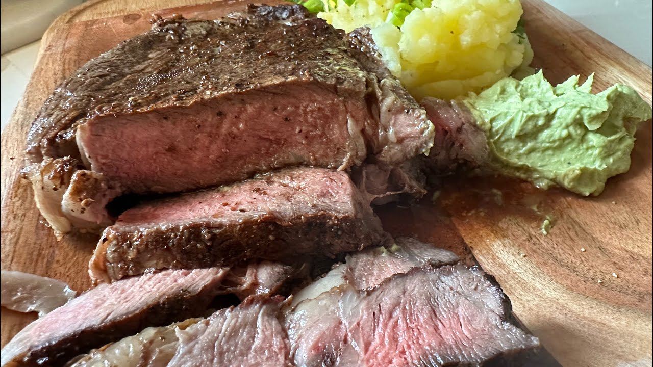Perfect ribeye steak with creamy avocado sauce👌Идеальный стэйк со ...