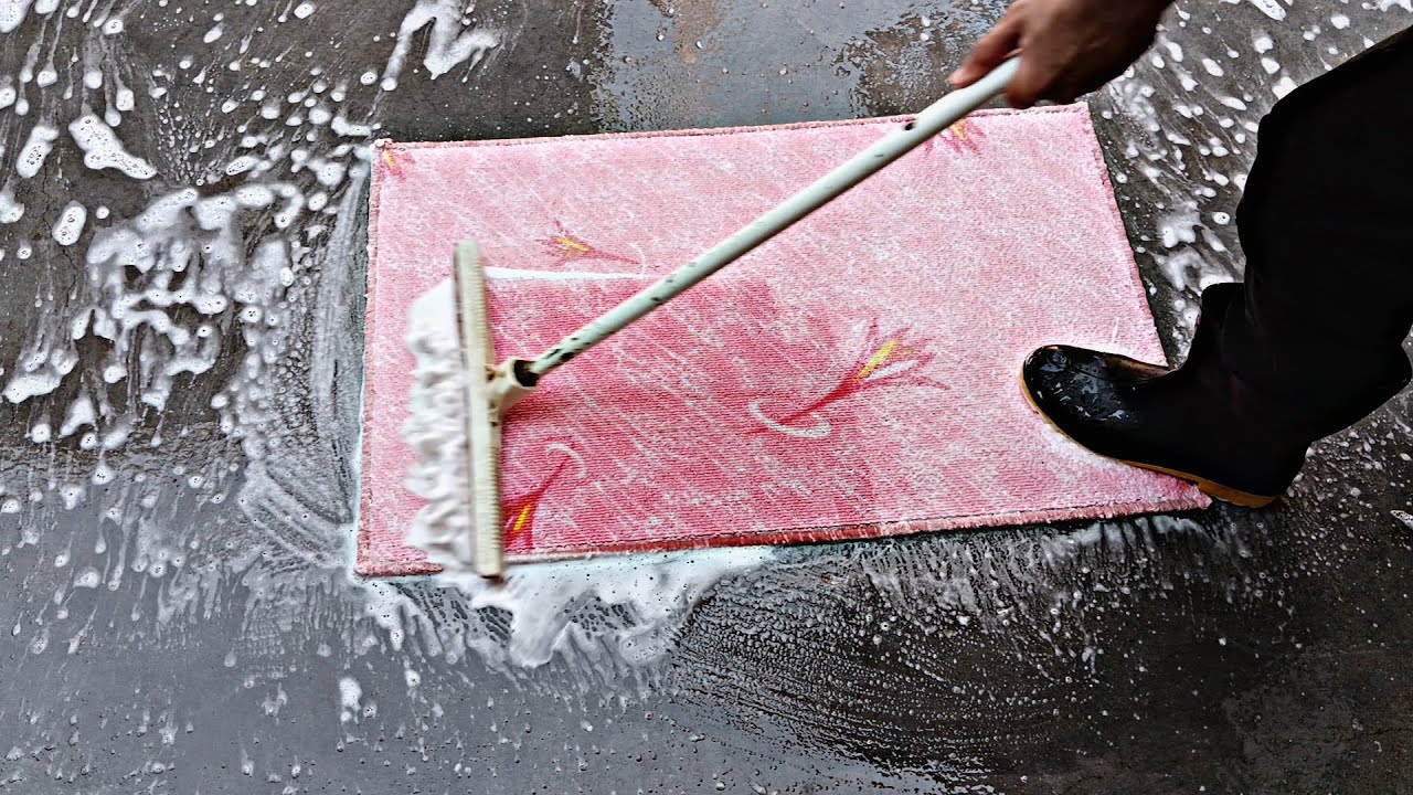 Learning how to wash carpets ? - YouTube