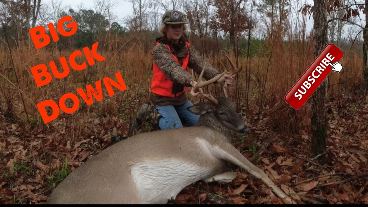 BIG BUCK DOWN...Whitetail Hunting In The Rain - YouTube