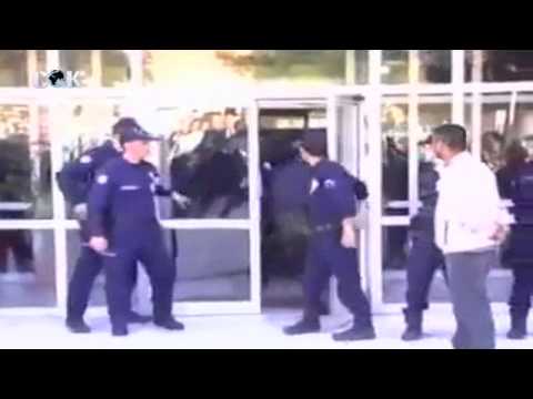 Açın Polisi, Ben Kapı !