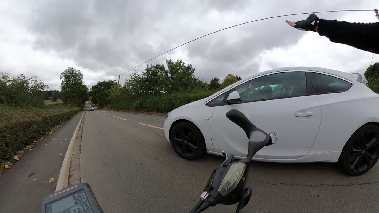Aggressive, impatient driver in Market Bosworth - YouTube