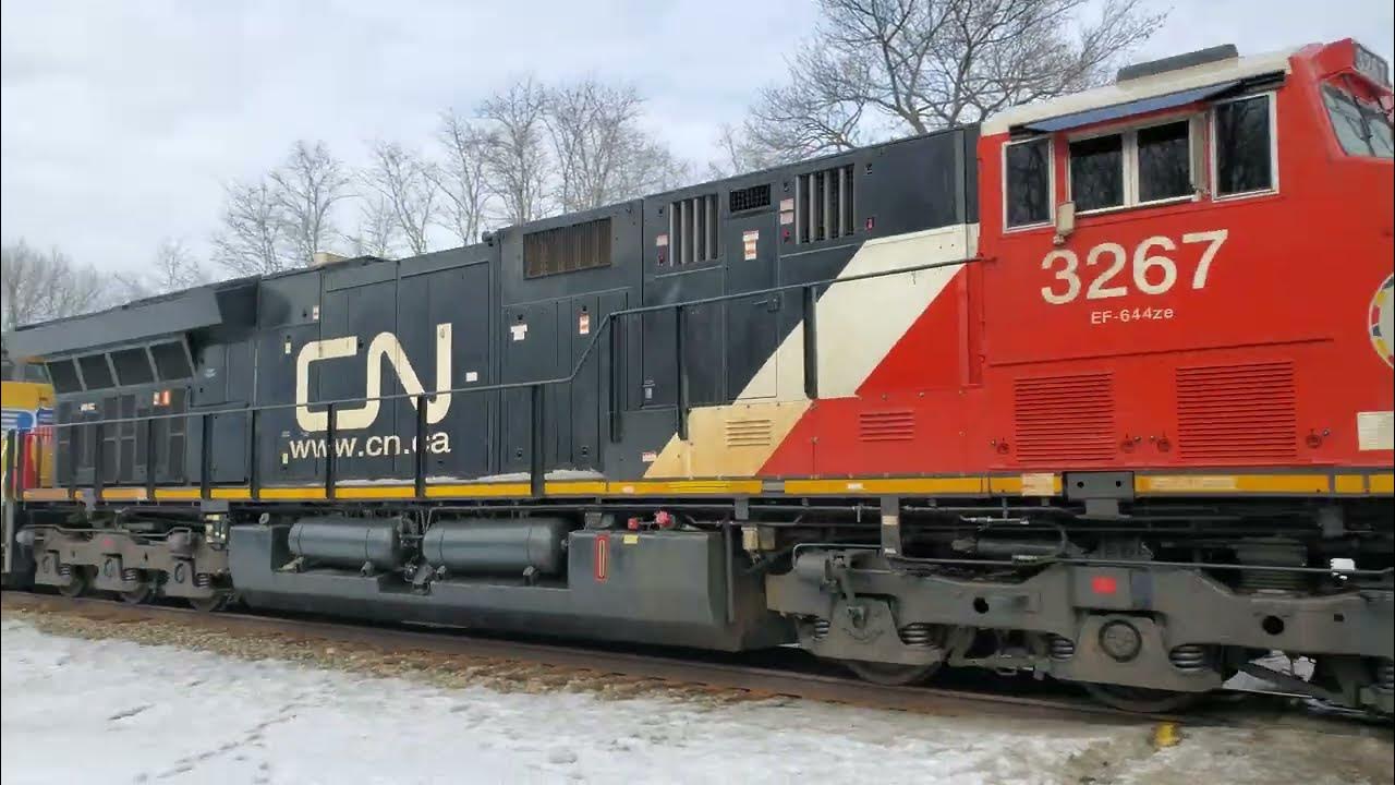 02/06/2022 BNSF 9310, UP 8344, CN 3267 @TrainswithAndy - YouTube