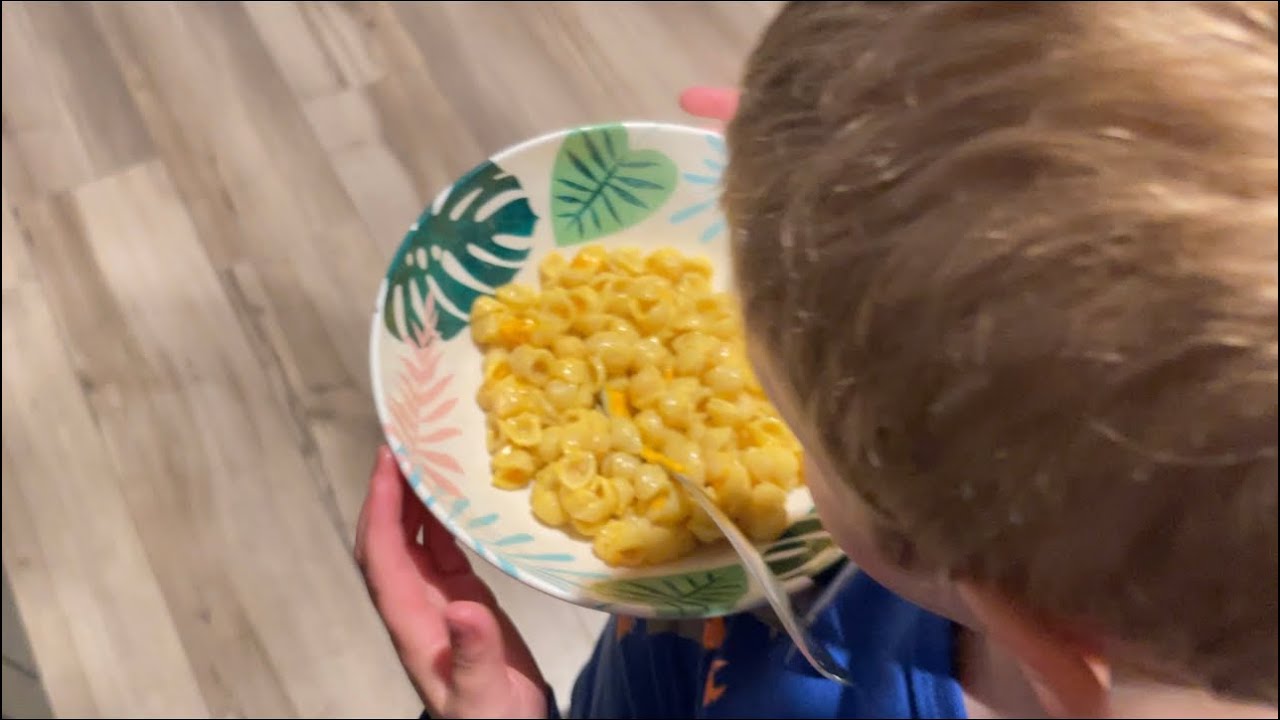 Eating Mac & Cheese l kid cooking and eating Annie’s Mac and cheese ...
