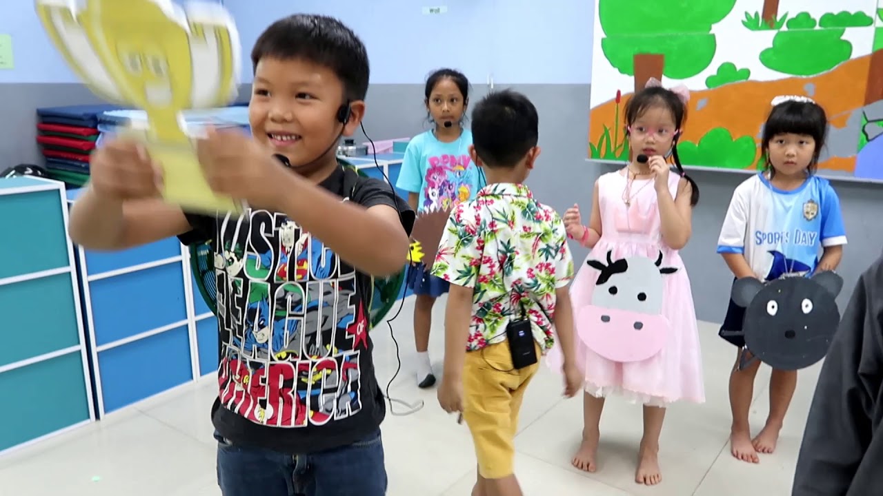 The hare and the tortoise play - YouTube