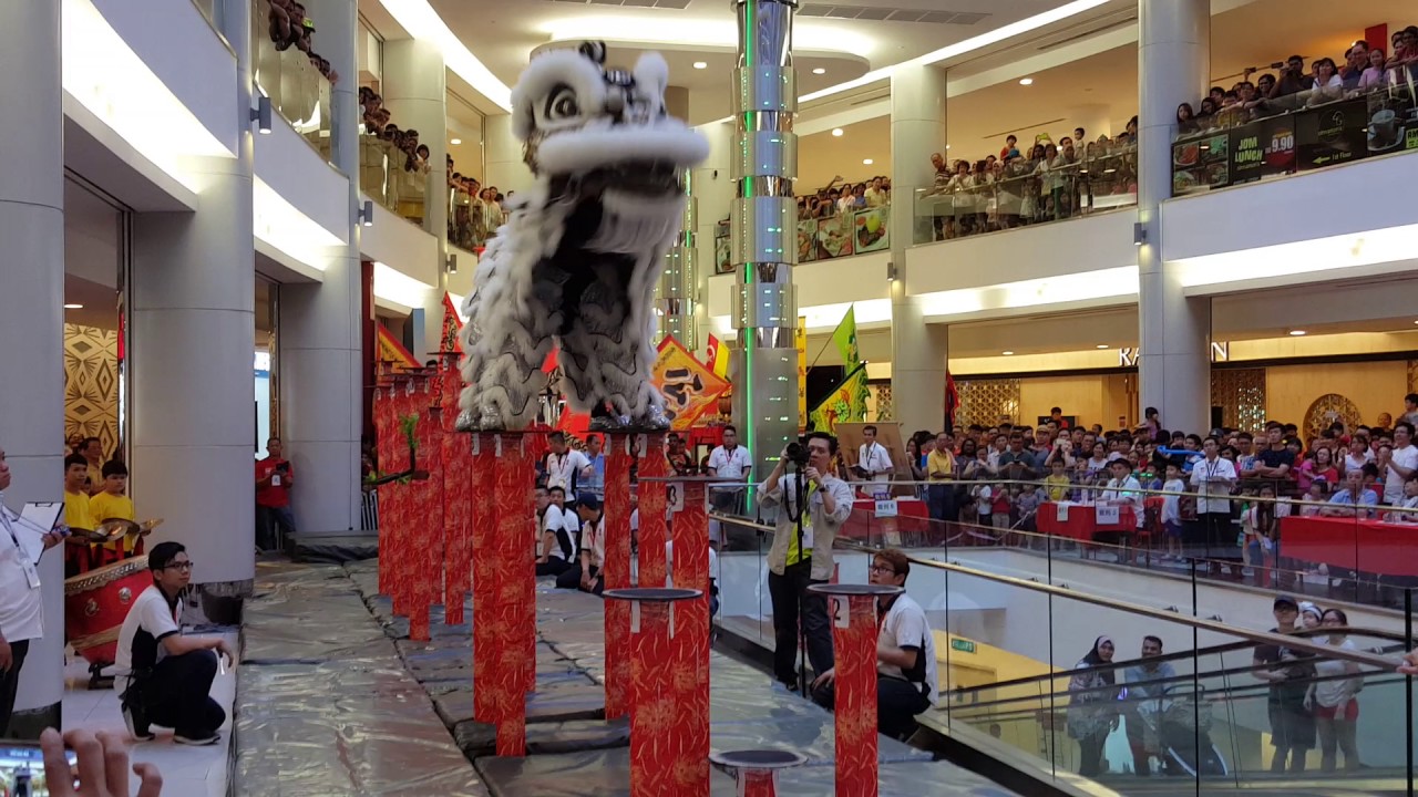 Team 1 - Lion Dance Gamuda Walk 2017 - YouTube
