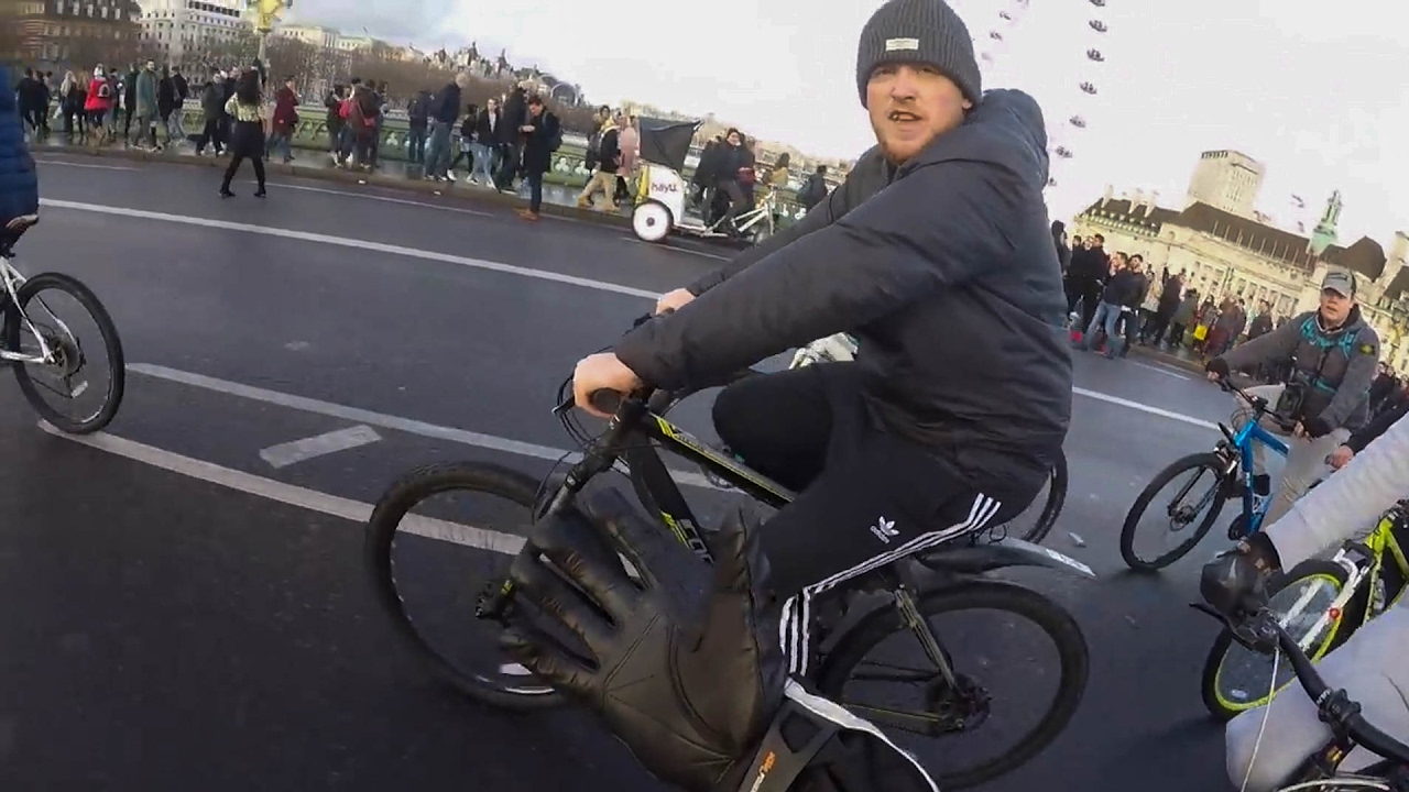 BIKER ATTACKED BY CYCLISTS | ROAD RAGE COMPILATION 2017 | [Ep. #59 ...