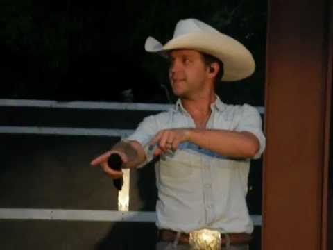 Justin Moore singing "Back That Thing up" - YouTube