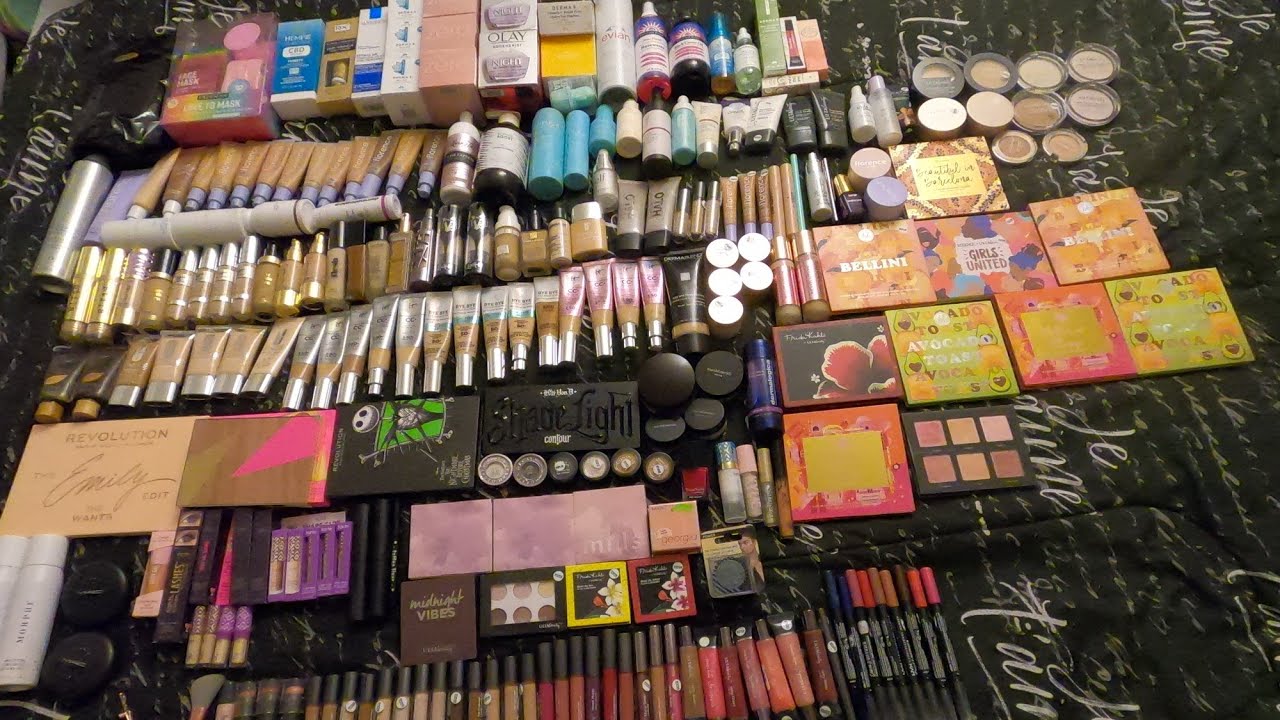 I FOUND 2 BOXES OF BRAND NEW MAKEUP AND SKINCARE DUMPSTER DIVING!! - YouTube