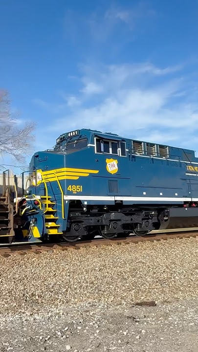NS 4851 TAG Tennessee Alabama & Georgia Heritage Unit Locomotive Train FLYING Through Walton, KY ...