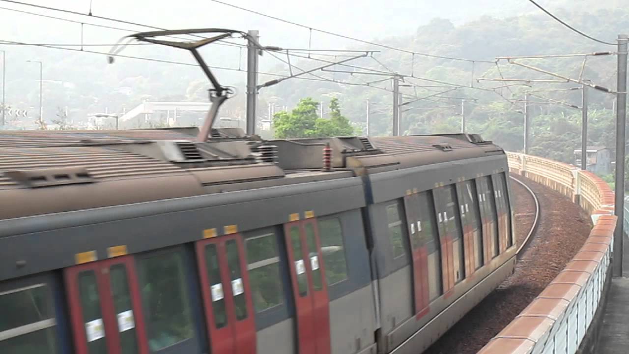 (21Apr2012) MTR ERL SP1900 trains meet - YouTube