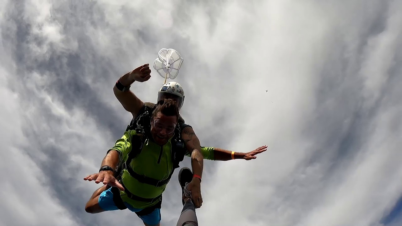 Skydiving over Oahu north shore - YouTube