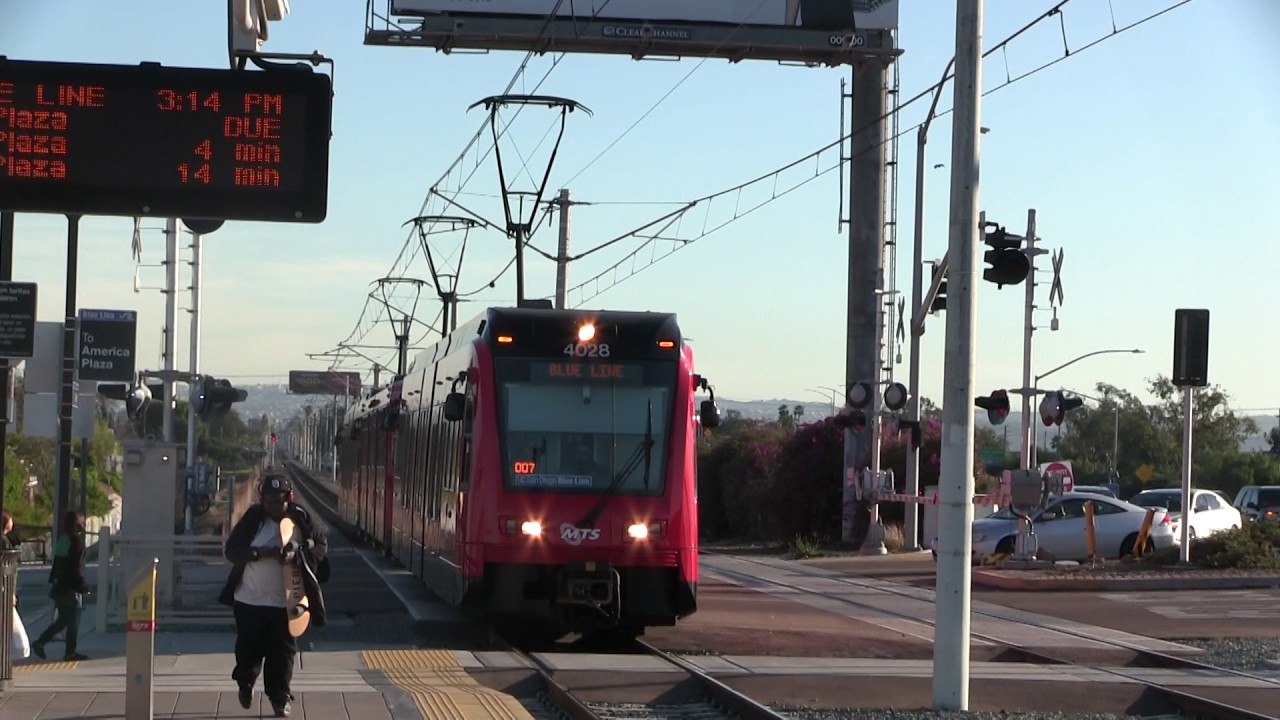 MTS Trolley - Siemens S70 UCSD Blue Line #4028 Arriving into H Street ...