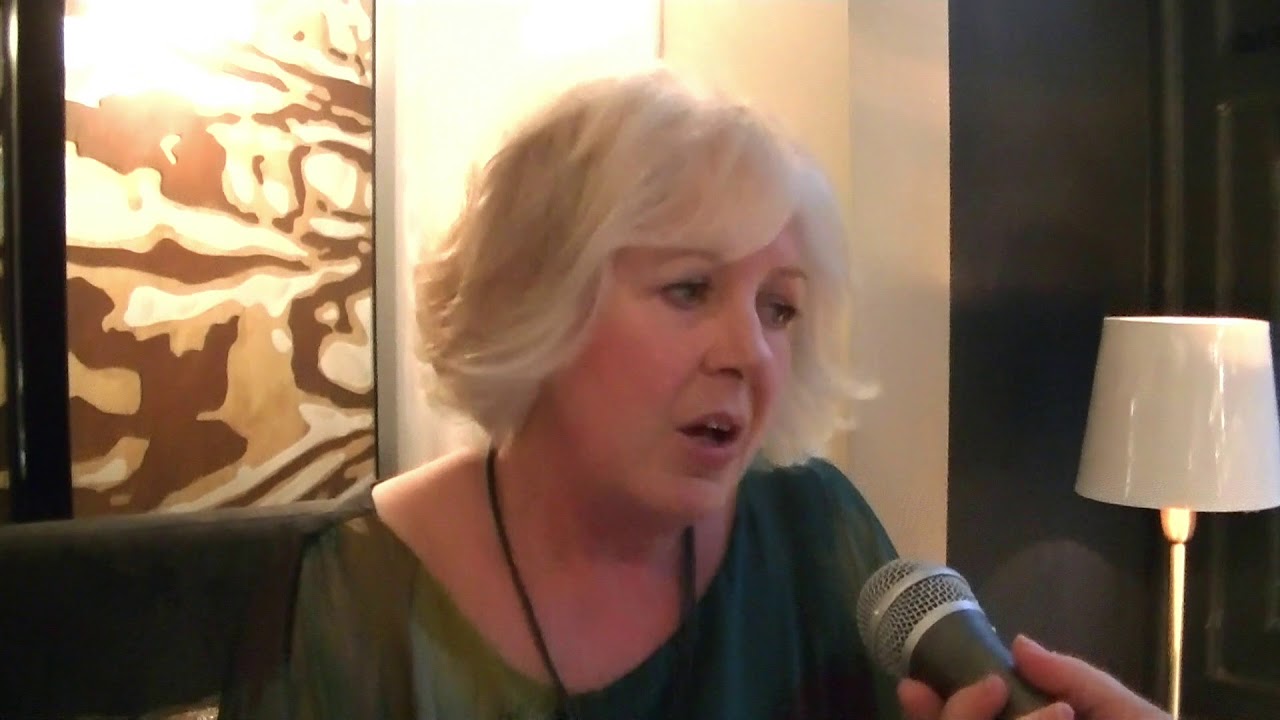 Claire Moore in Nederland - YouTube