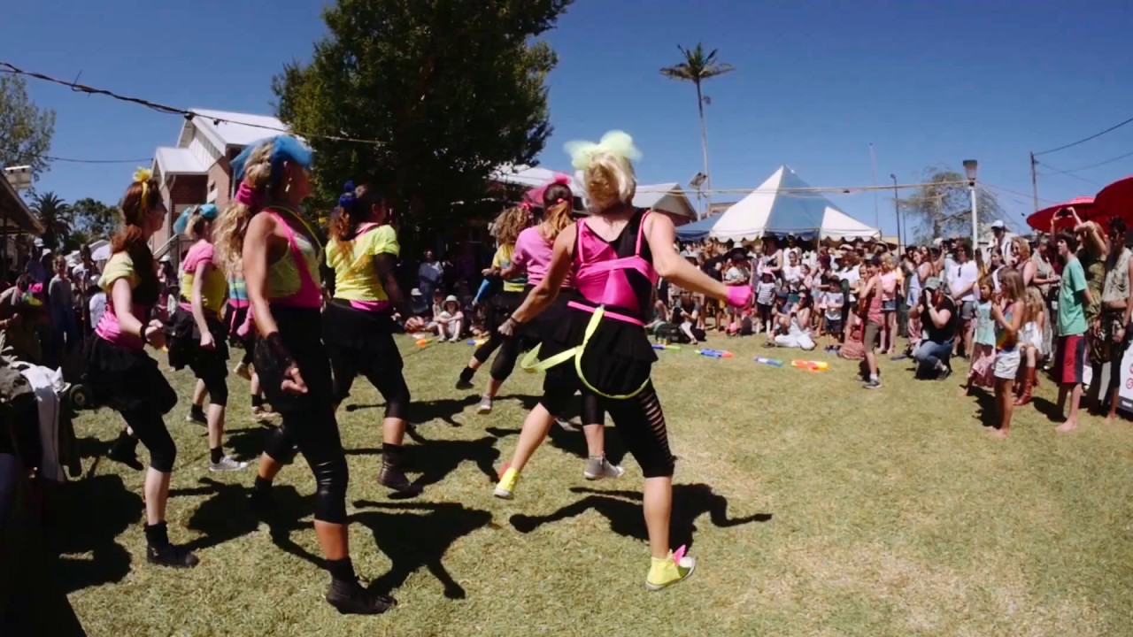 80s Flashmob Dancers - YouTube