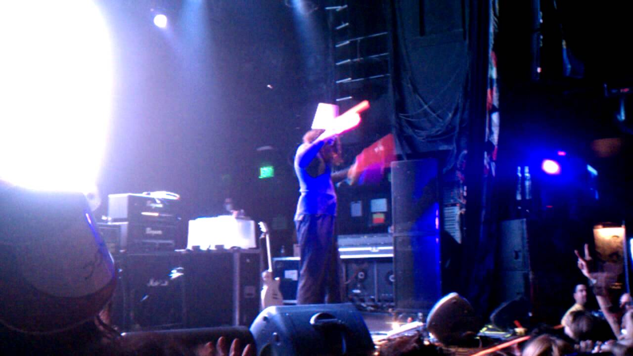 Buckethead - Nunchuks / Foam Fingers - House of Blues, Anaheim - 7/16 ...