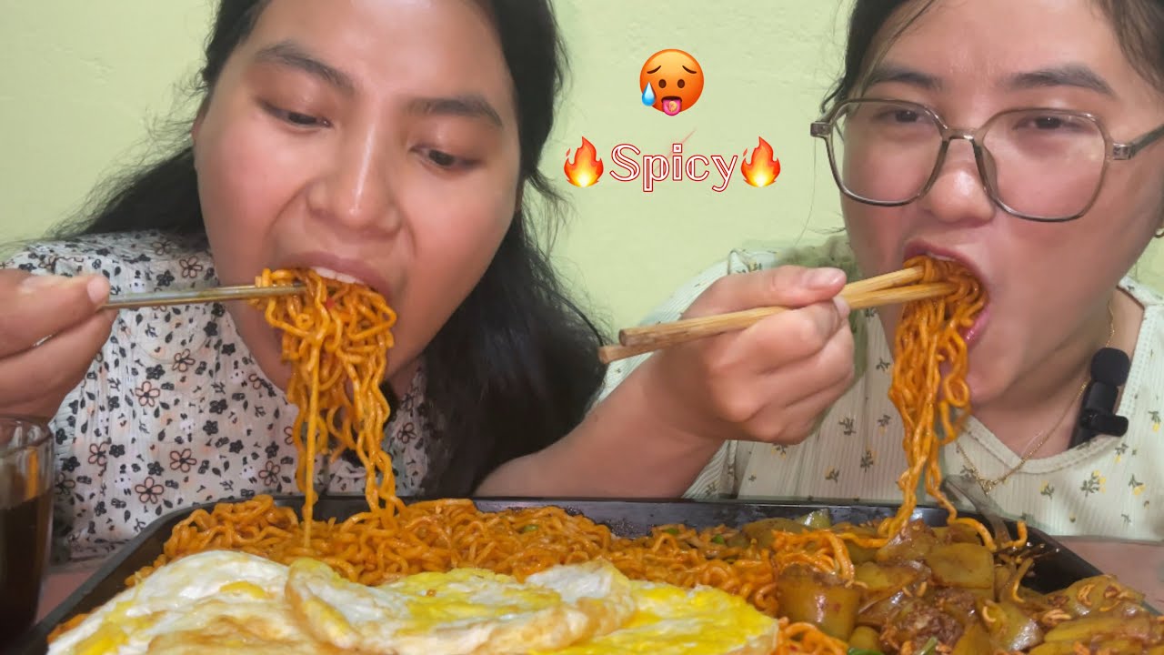 3 PACKETS OF CURRENT NOODLES WITH LAFFING || MUKBANG || - YouTube