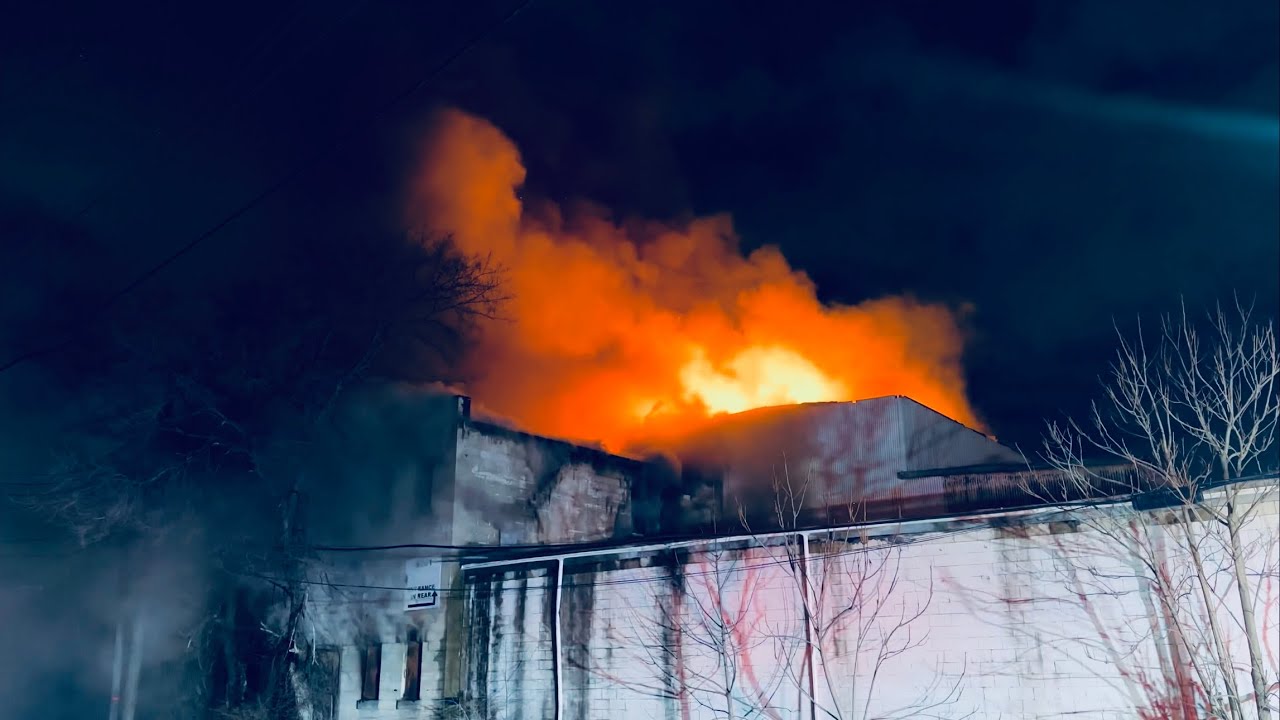 Detroit Fire Commercial Box Alarm - Chief 2 Large Building Fire ...