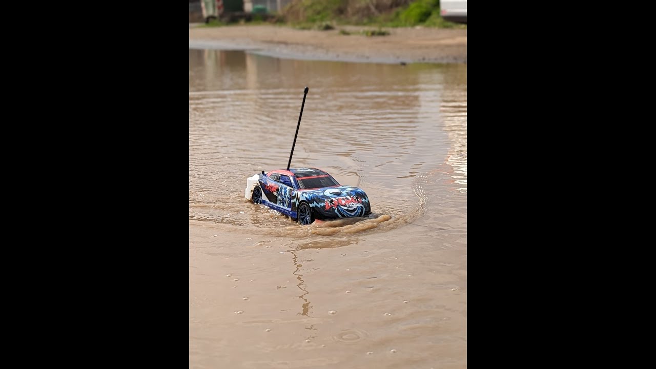 RC car drives on water - YouTube