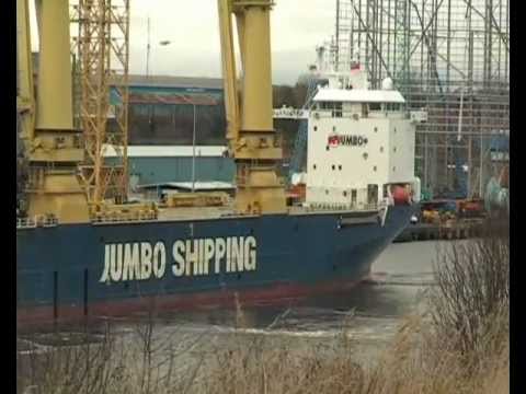 Heavy lift Ship Jumbo Javelin arriving on the River Tyne 13th November ...