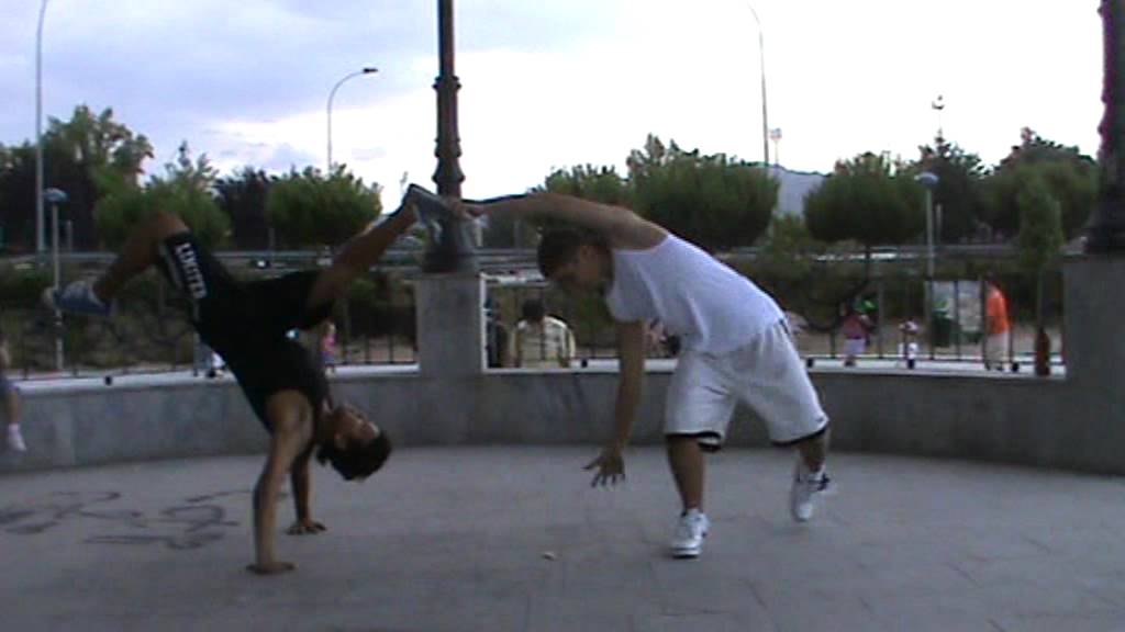 Breakdance freeze combo - YouTube