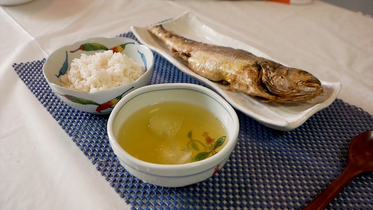 보리굴비는 손질하는데 시간이 많이 걸리는군요..열심히 손질해서 찬녹차랑 밥이랑 먹는 - 보리굴비 / Dried barley ...