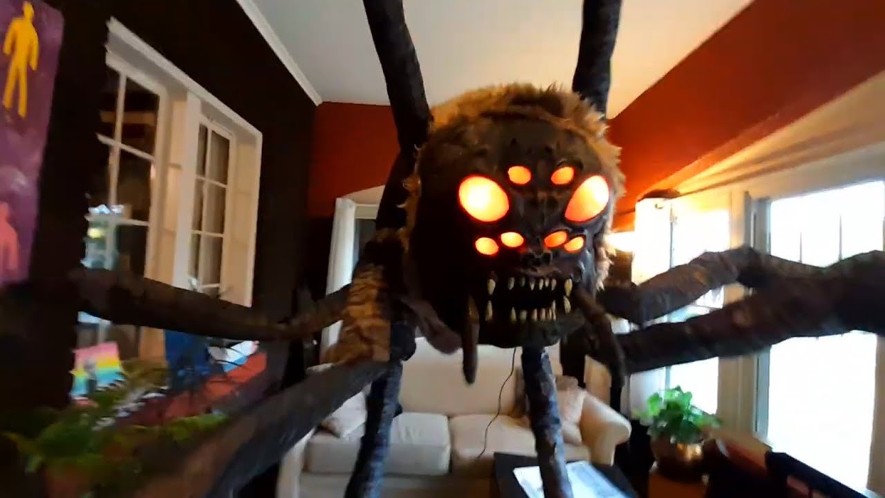 Wanda Webworth Animatronic - Spirit Halloween 2024 - YouTube