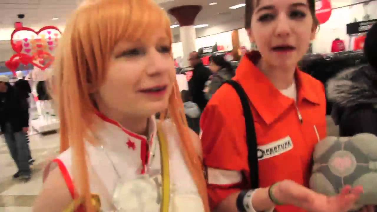 Another Cosplay at the Mall ( Portal and Sword Art Online ...