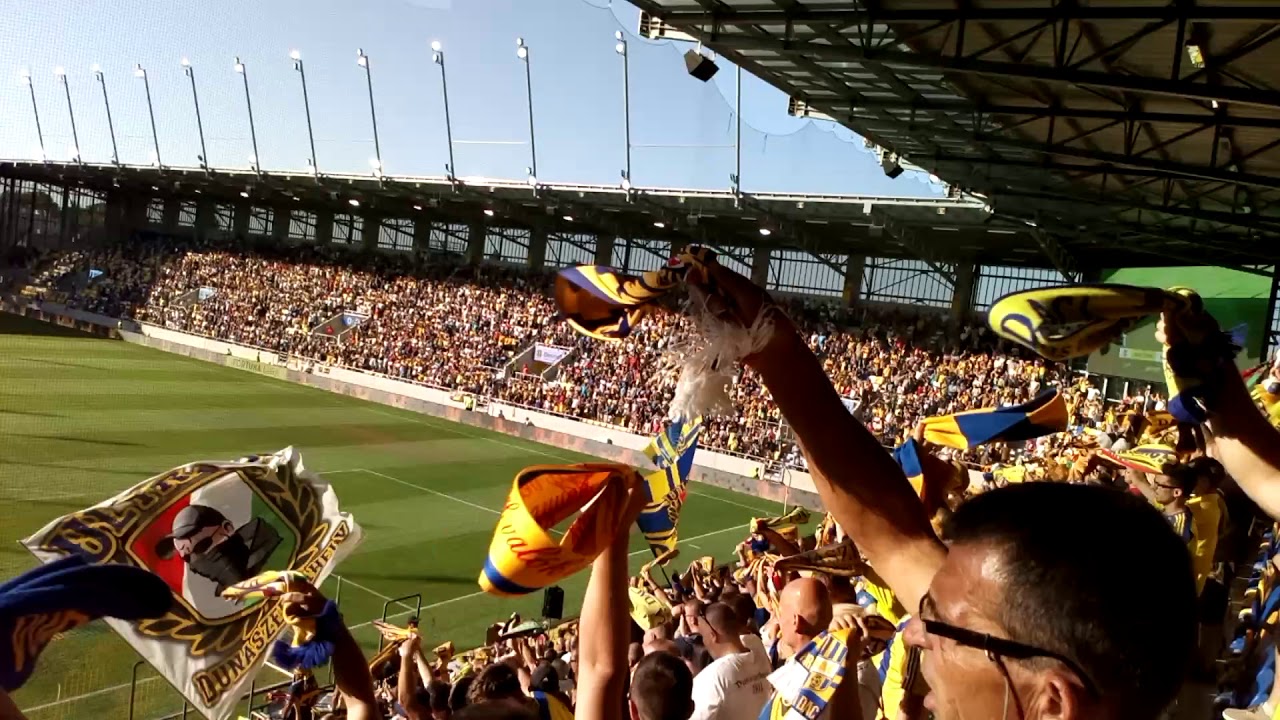 FC DAC 1904 VS NAGYMIHÁLY 1-1 játékosok bevonulása... - YouTube