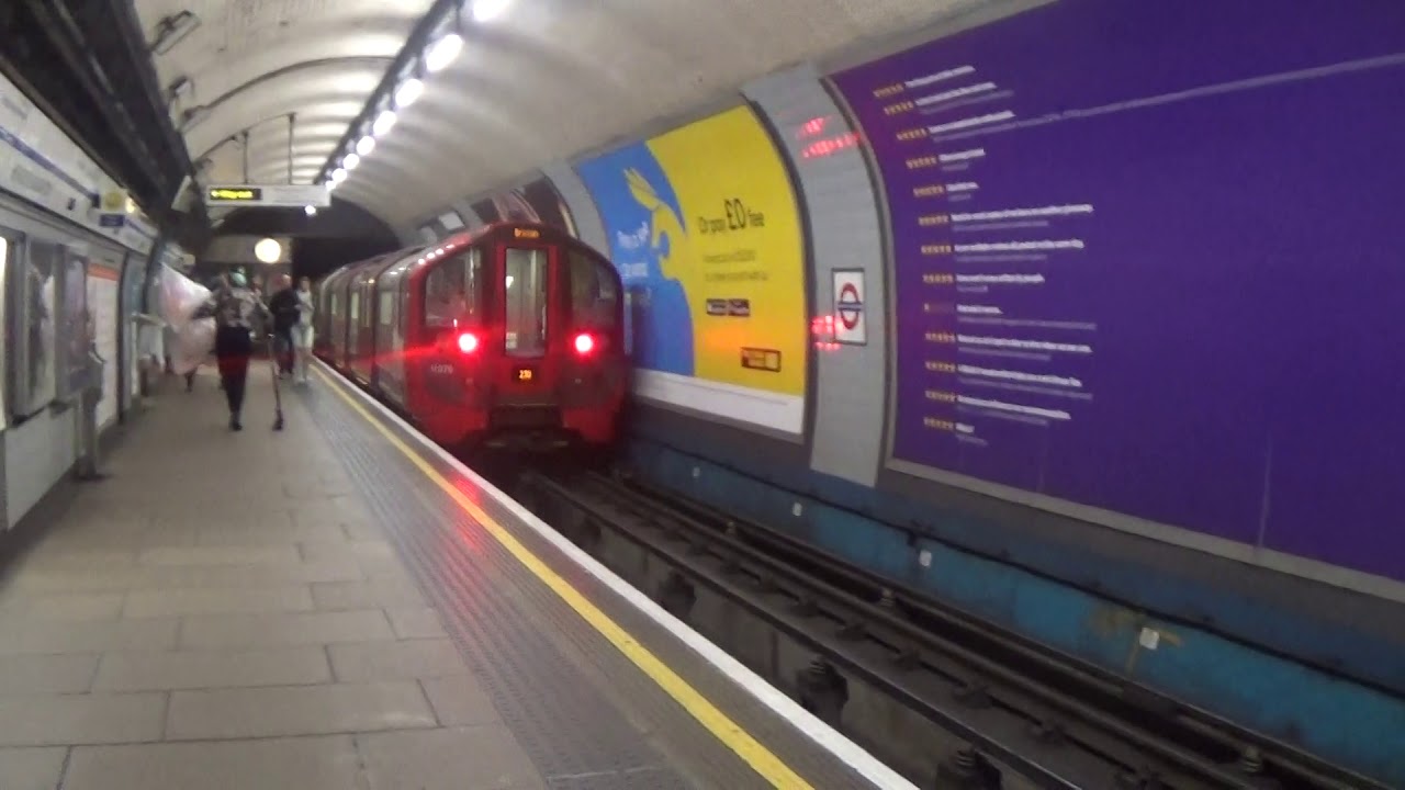 LU Victoria Line Tube departing Highbury and Islington Underground ...