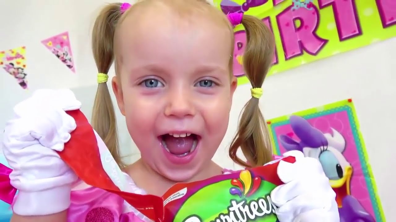 Gaby makes surprise birthday for Minnie Mouse - Gaby and Alex - YouTube