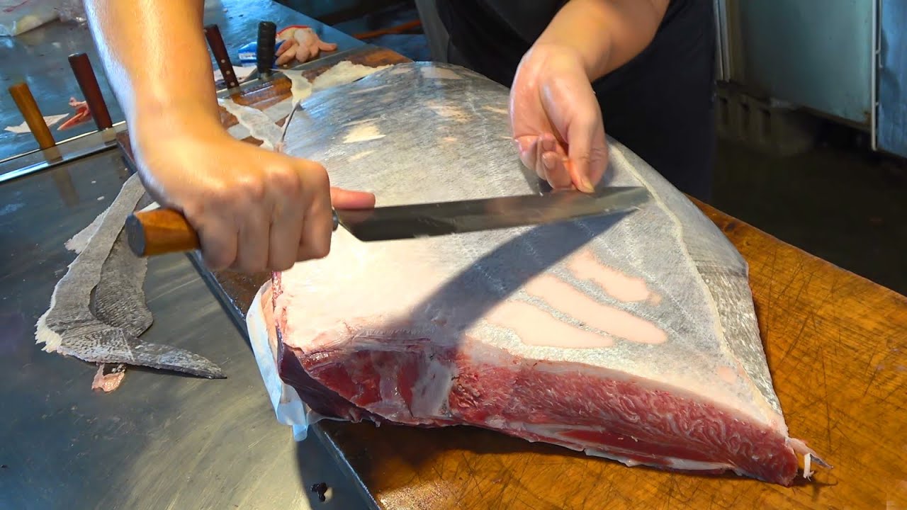How to Perfectly Cut & Scale a Giant Bluefin Tuna – Otoro Skills ...