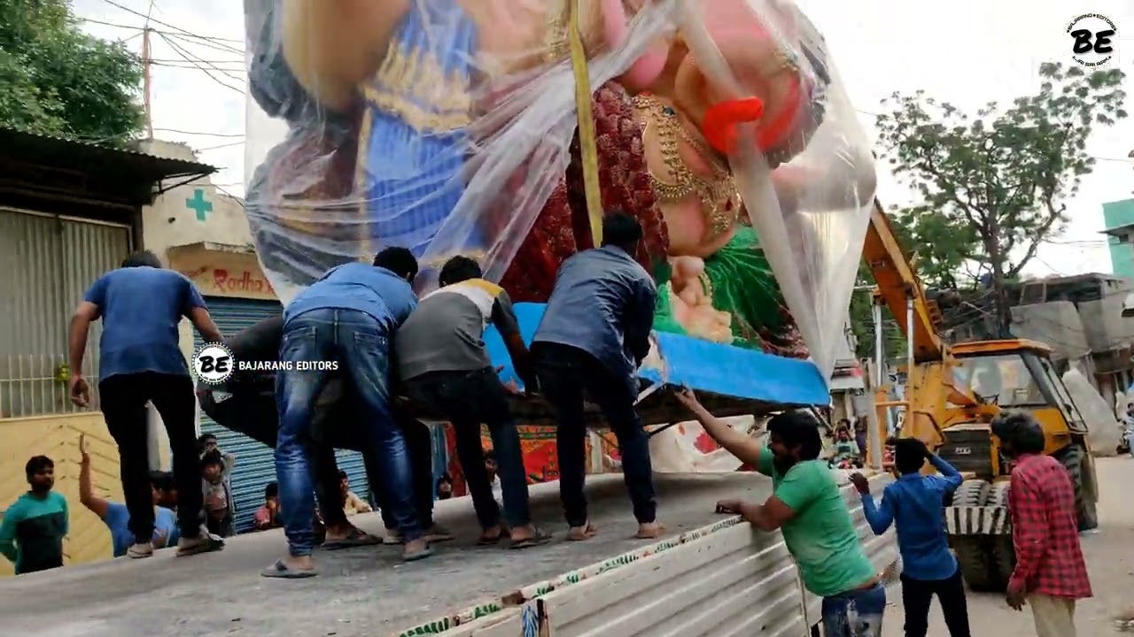 Dhoolpet Biggest Ganesh idol Lifting and Transporting from Dhoolpet ...