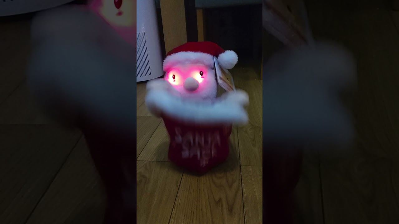 Animated Peek-A-Boo Santa - YouTube