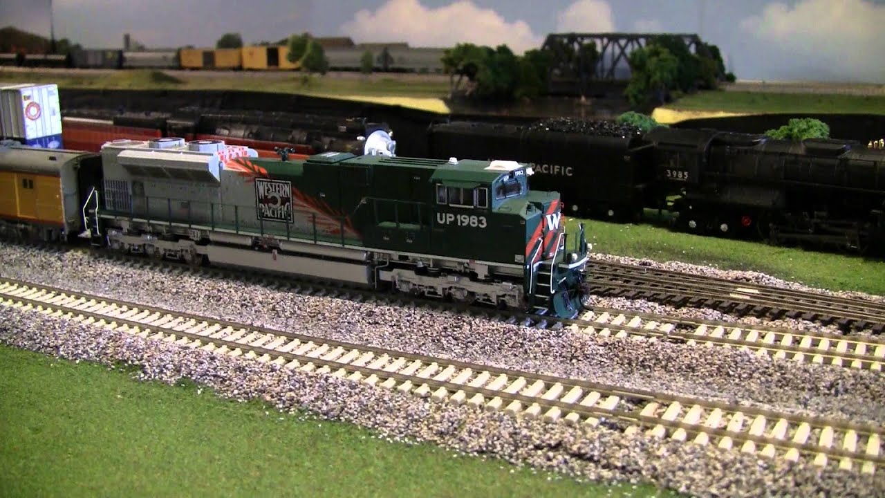 Athearn SD70ACe review....again - YouTube