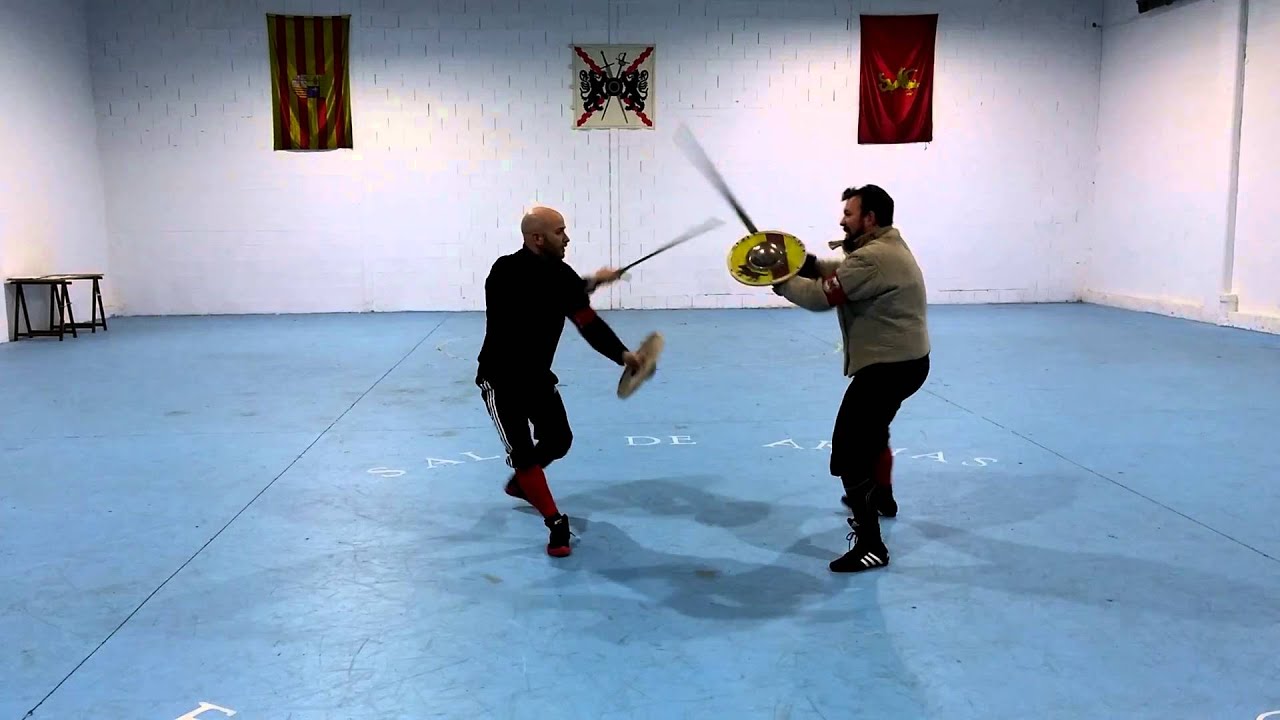 Sword & buckler sparring exercise - Carlos - Eduardo - YouTube