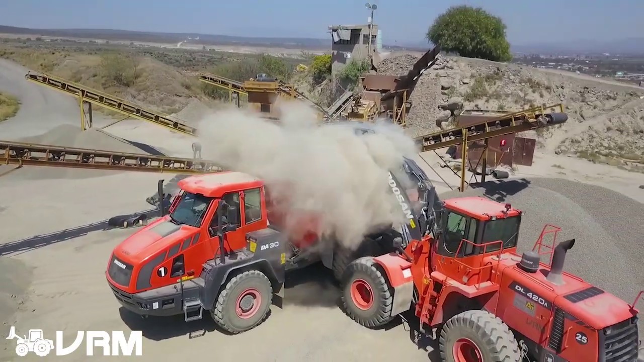 CARGADOR FRONTAL DOOSAN DL420A - YouTube
