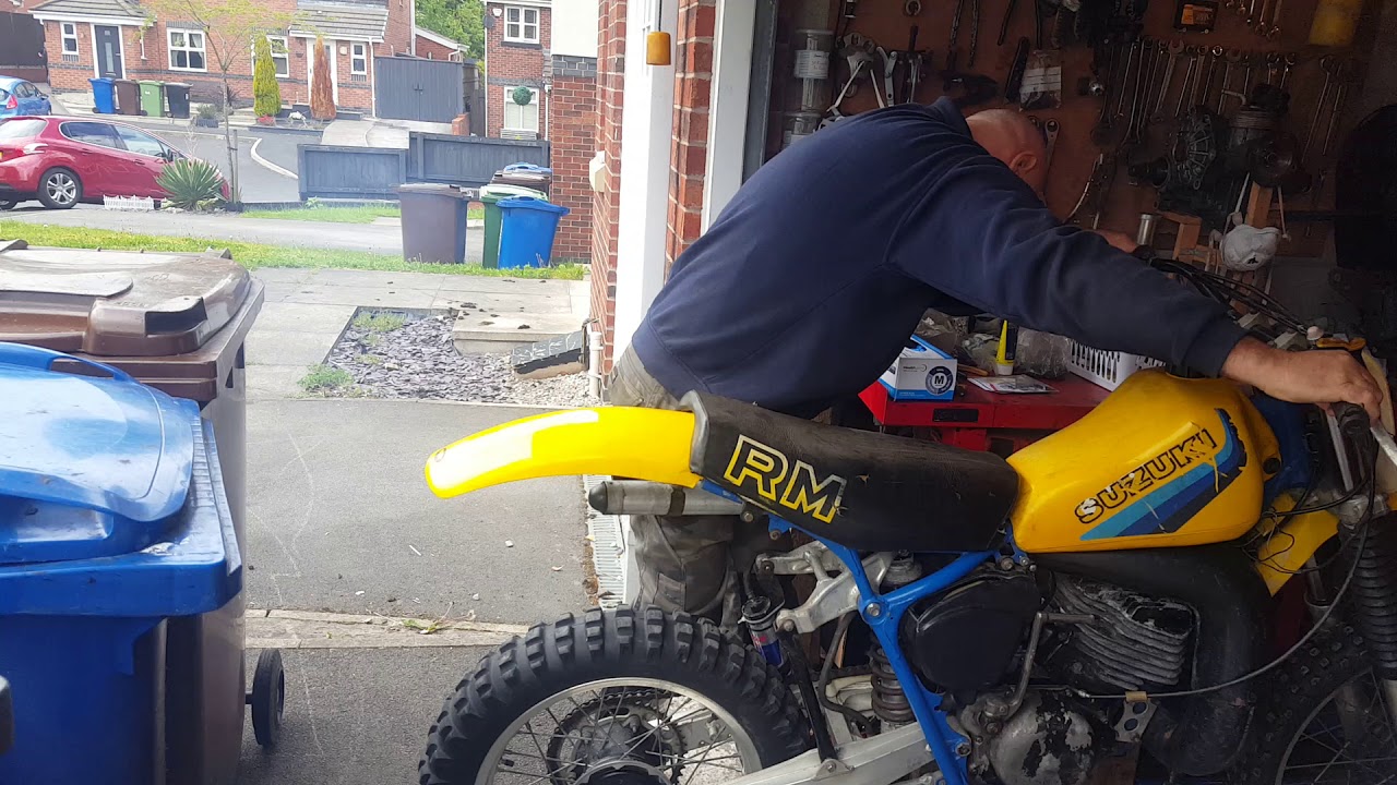 Suzuki RM 465 1982 Z start up... - YouTube