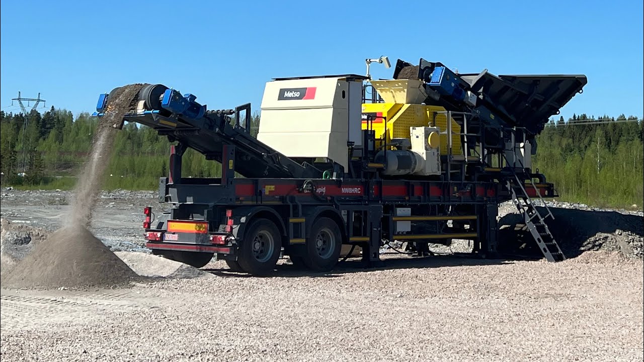 Metso Nordwheeler™ NW8HRC (Portable HRC8™ Crusher) - YouTube