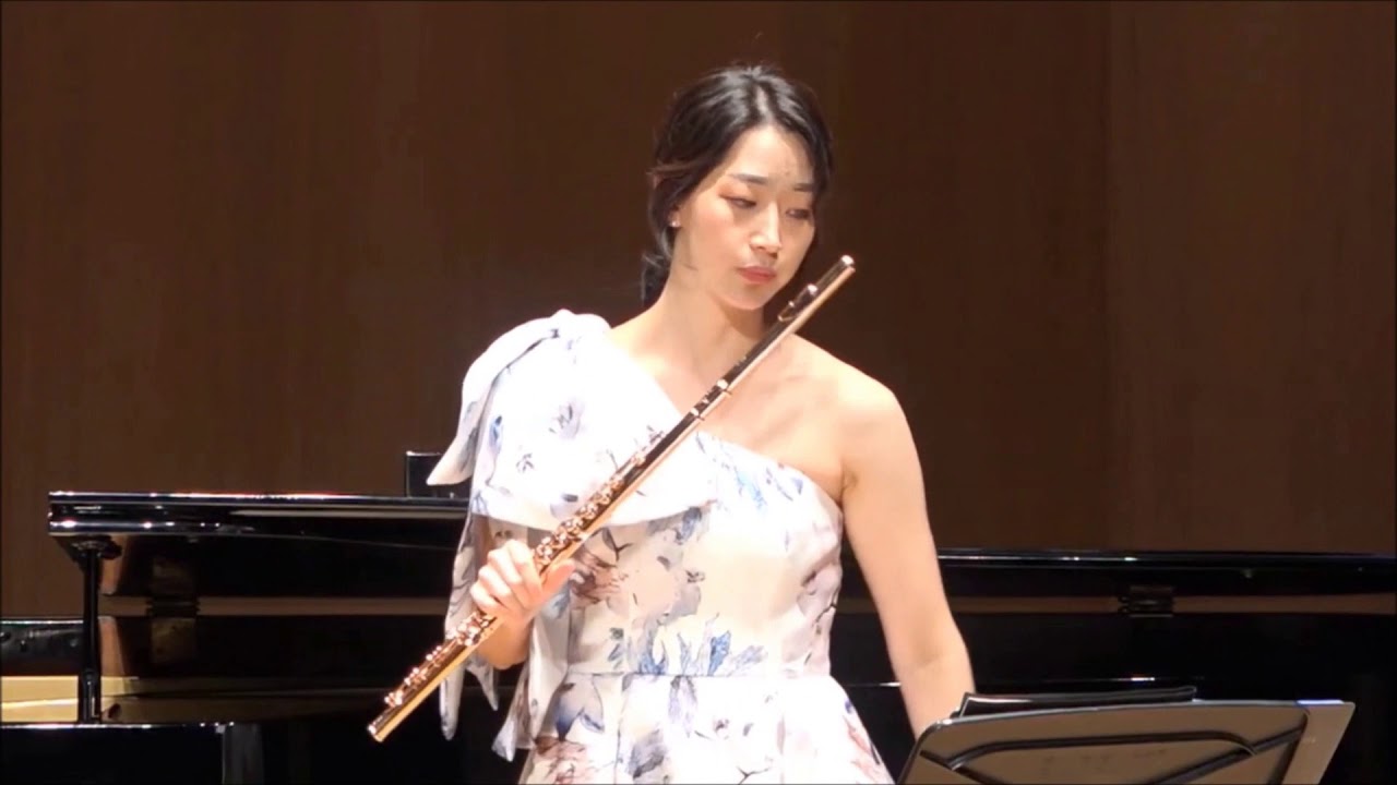 Via Dolorosa 십자가의 길 / 김시연 아녜스 / 서지원 플루트 / Jiwon Suh flute - YouTube